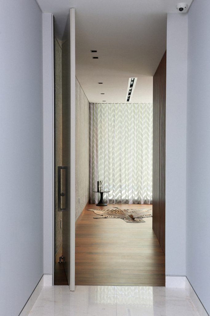 ITALIAN PIVOT DOORS NEVADA - DAYORIS DOORS